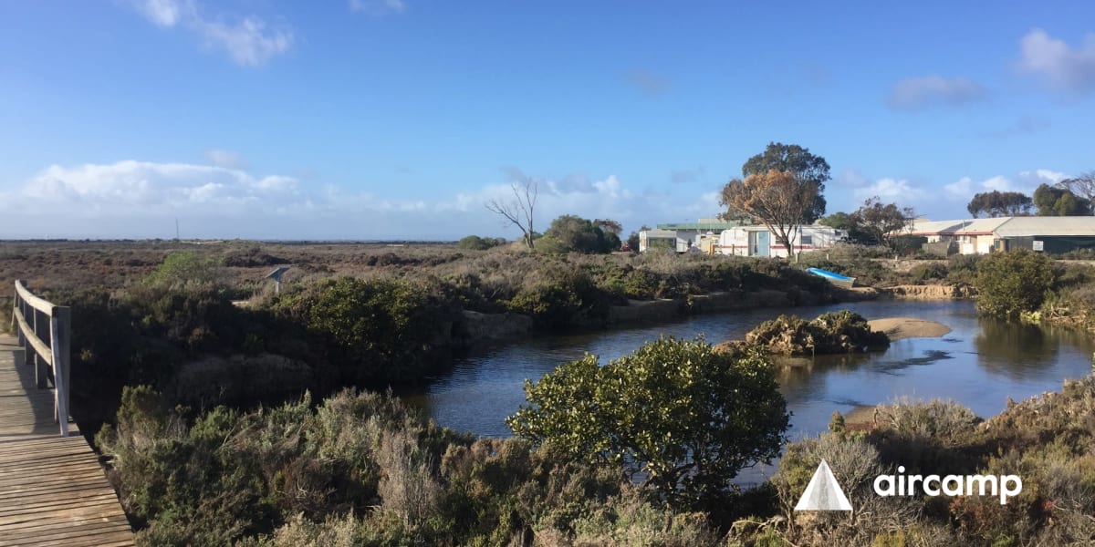 Middle Beach Caravan Park & Backpackers - Anycamp